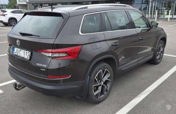 Brown Skoda Kodiaq 2017 in Vilnius, with an engine capacity of 1.97 L and mileage of 274 thousand km for 17400 €, photo 4 on AUTOMOTO.COM.LV