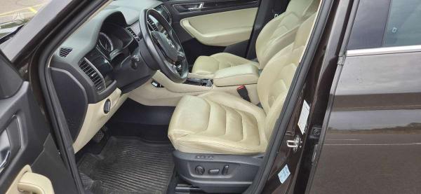 Brown Skoda Kodiaq 2017 in Vilnius, with an engine capacity of 1.97 L and mileage of 274 thousand km for 17400 €, photo 8 on AUTOMOTO.COM.LV