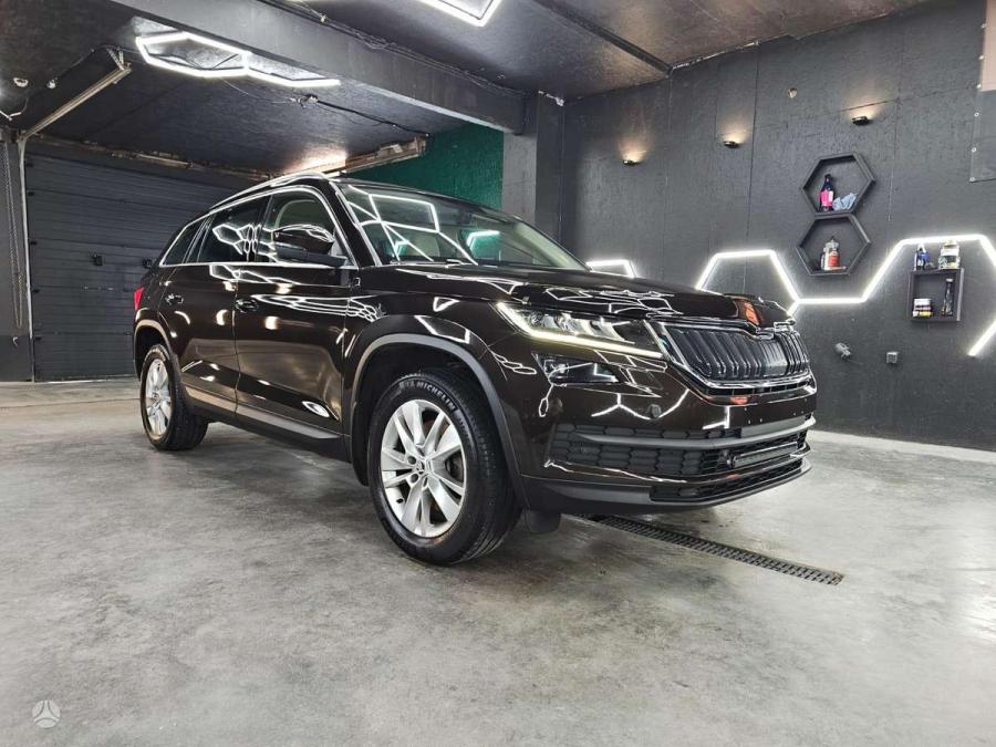 Brūns Skoda Kodiaq 2017 Mažeikiai, ar dzinēja tilpumu 1.97 L un nobraukumu 240 tūkst. km par 17750 €, foto 3 vietnē AUTOMOTO.COM.LV