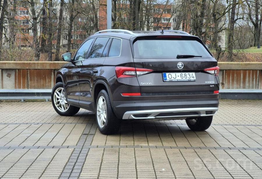 Brown Skoda Kodiaq 2018 in Riga, with an engine capacity of 2.00 L and mileage of 274 thousand km for 19450 €, photo 4 on AUTOMOTO.COM.LV