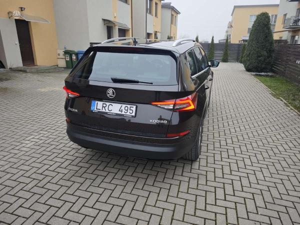 Brown Skoda Kodiaq 2018 in Kaunas, with an engine capacity of 1.97 L and mileage of 241 thousand km for 18800 €, photo 6 on AUTOMOTO.COM.LV