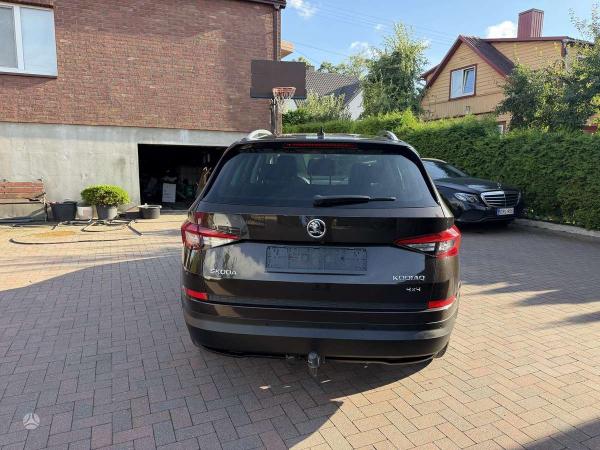 Brown Skoda Kodiaq 2018 in Kelme, with an engine capacity of 1.97 L and mileage of 185 thousand km for 16999 €, photo 6 on AUTOMOTO.COM.LV