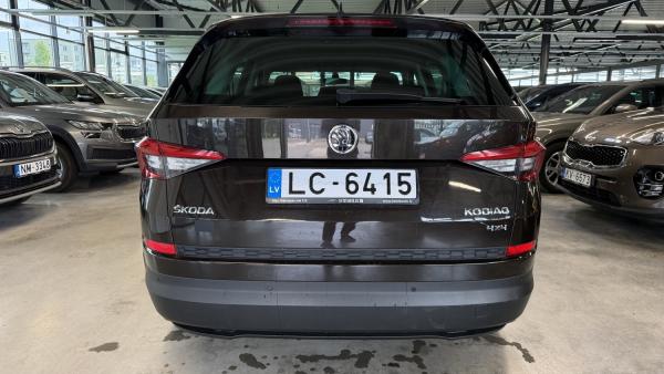 Коричневый Шкода Kodiaq 2018 в Рига, объемом двигателя 2.00 л и пробегом 216 тыс. км за 15900 €, фото 4 на AUTOMOTO.COM.LV
