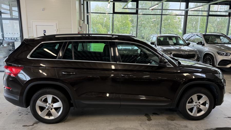 Коричневый Шкода Kodiaq 2018 в Рига, объемом двигателя 2.00 л и пробегом 216 тыс. км за 15900 €, фото 6 на AUTOMOTO.COM.LV