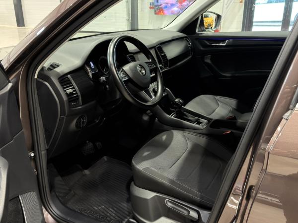 Brown Skoda Kodiaq 2019 in Riga, with an engine capacity of 1.50 L and mileage of 119 thousand km for 17990 €, photo 8 on AUTOMOTO.COM.LV