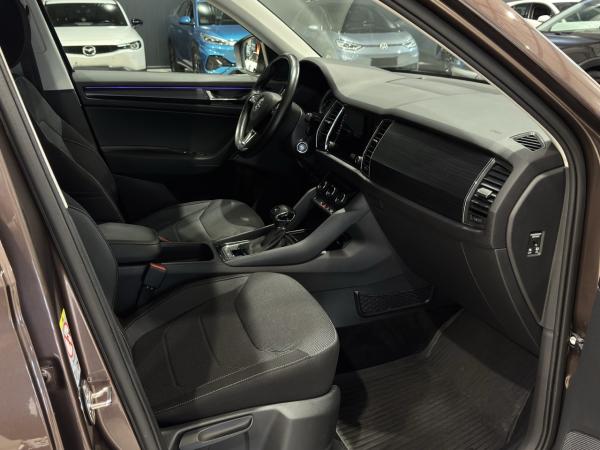 Brown Skoda Kodiaq 2019 in Riga, with an engine capacity of 1.50 L and mileage of 119 thousand km for 17990 €, photo 10 on AUTOMOTO.COM.LV