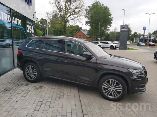 Brown Skoda Kodiaq 2021 in Riga, with an engine capacity of 1.50 L and mileage of 62 thousand km for 25200 €, photo 3 on AUTOMOTO.COM.LV