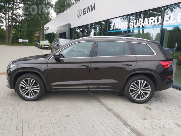 Brown Skoda Kodiaq 2021 in Riga, with an engine capacity of 1.50 L and mileage of 62 thousand km for 25200 €, photo 4 on AUTOMOTO.COM.LV
