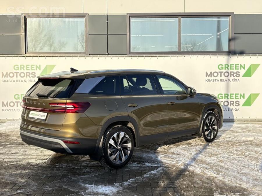 Brown Skoda Kodiaq 2024 in Riga, with an engine capacity of 2.00 L and mileage of 26 thousand km for 37600 €, photo 5 on AUTOMOTO.COM.LV