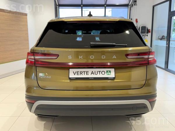 Коричневый Шкода Kodiaq 2024 в Рига, объемом двигателя 2.00 л и пробегом 47 тыс. км за 38790 €, фото 5 на AUTOMOTO.COM.LV