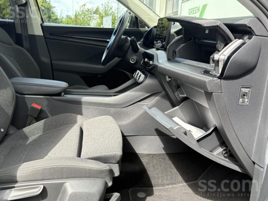 Brown Skoda Kodiaq 2024 in Riga, with an engine capacity of 2.00 L and mileage of 83 thousand km for 33500 €, photo 24 on AUTOMOTO.COM.LV