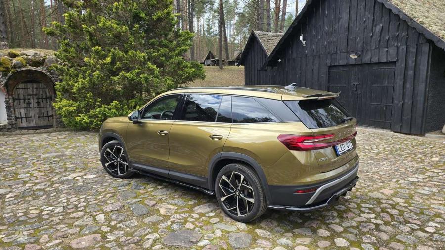 Brūns Skoda Kodiaq 2025 Viļņa, ar dzinēja tilpumu 1.50 L un nobraukumu 32 tūkst. km par 34500 €, foto 3 vietnē AUTOMOTO.COM.LV