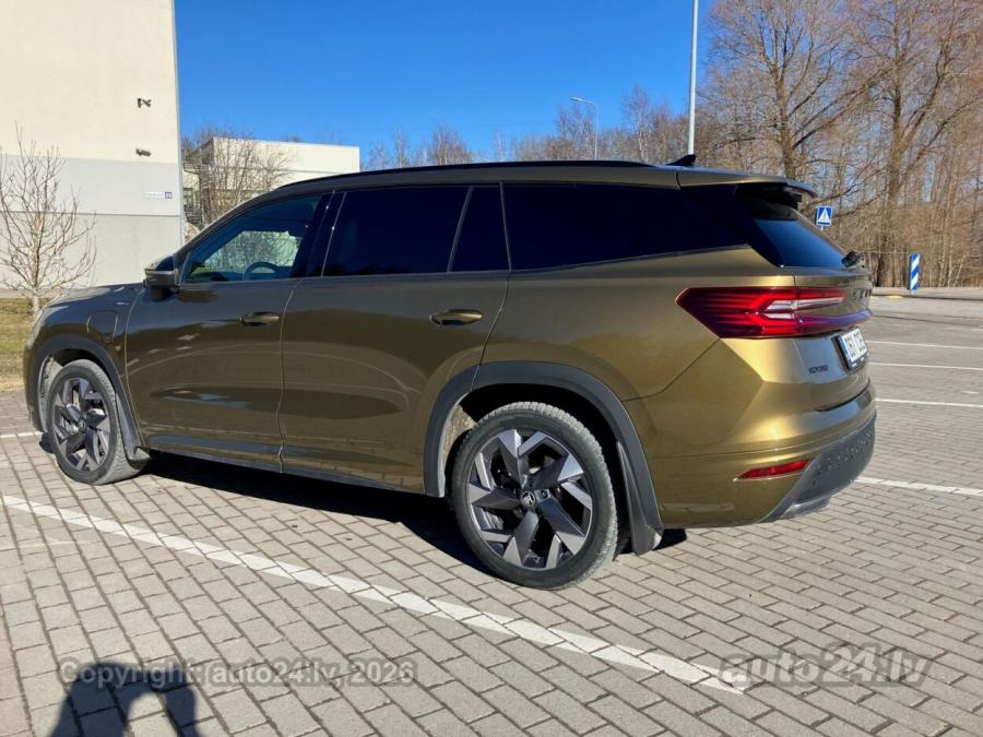 Brūns Skoda Kodiaq 2025 Rapla, ar dzinēja tilpumu 1.50 L un nobraukumu 50 tūkst. km par 42900 €, foto 4 vietnē AUTOMOTO.COM.LV
