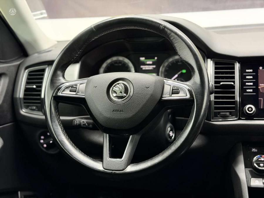Grey Skoda Kodiaq 2017 in Vilnius, with an engine capacity of 2.00 L and mileage of 180 thousand km for 18500 €, photo 19 on AUTOMOTO.COM.LV