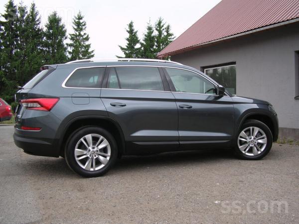 Grey Skoda Kodiaq 2017 in Riga, with an engine capacity of 2.00 L and mileage of 0 thousand km for 16750 €, photo 3 on AUTOMOTO.COM.LV