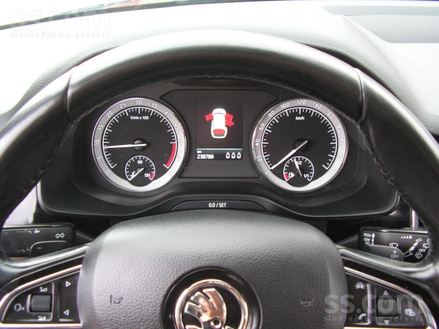 Grey Skoda Kodiaq 2017 in Riga, with an engine capacity of 2.00 L and mileage of 0 thousand km for 16750 €, photo 16 on AUTOMOTO.COM.LV
