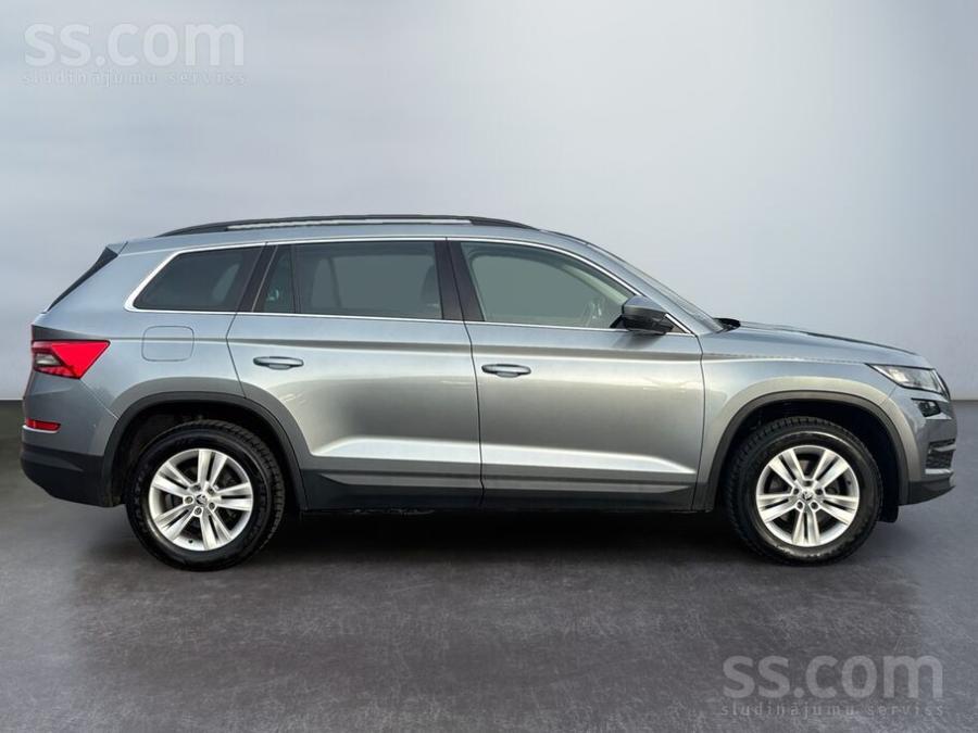 Pelēks Skoda Kodiaq 2017 Rīga, ar dzinēja tilpumu 1.40 L un nobraukumu 124 tūkst. km par 15970 €, foto 7 vietnē AUTOMOTO.COM.LV