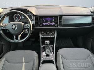 Pelēks Skoda Kodiaq 2017 Rīga, ar dzinēja tilpumu 1.40 L un nobraukumu 124 tūkst. km par 15970 €, foto 11 vietnē AUTOMOTO.COM.LV
