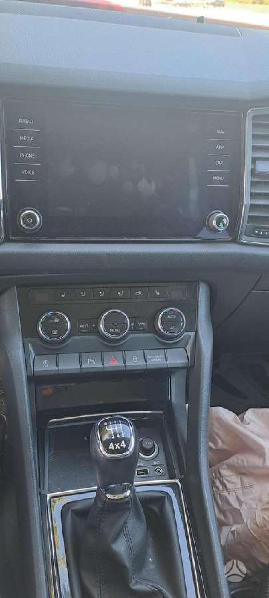 Grey Skoda Kodiaq 2017 in Marijampole, with an engine capacity of 1.40 L and mileage of 131 thousand km for 6999 €, photo 10 on AUTOMOTO.COM.LV