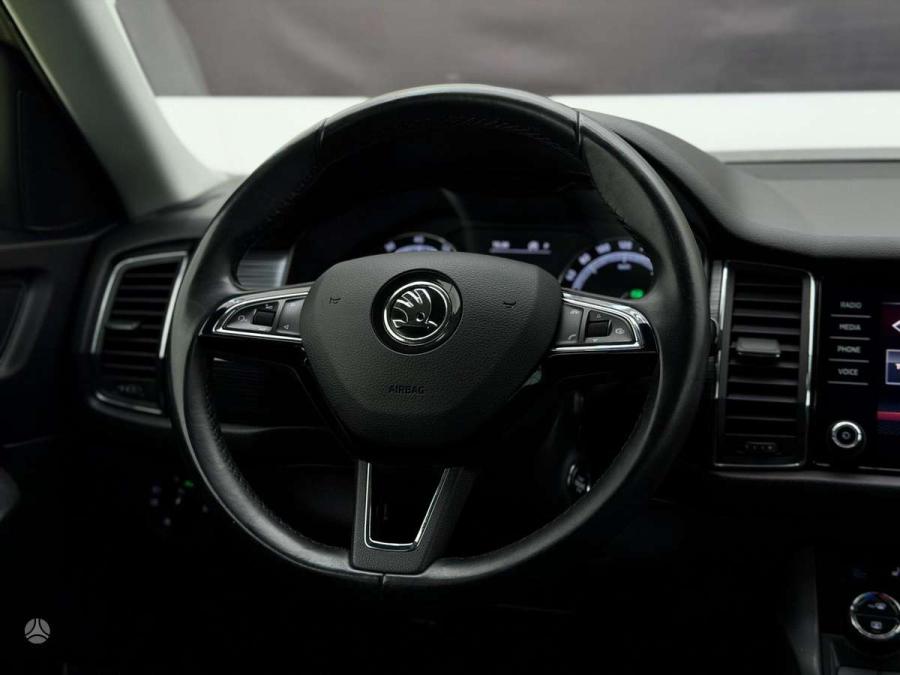 Серый Шкода Kodiaq 2017 в Вильнюс, объемом двигателя 1.40 л и пробегом 81 тыс. км за 18800 €, фото 18 на AUTOMOTO.COM.LV