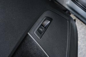Pelēks Skoda Kodiaq 2017 Rīga, ar dzinēja tilpumu 2.00 L un nobraukumu 188 tūkst. km par 18950 €, foto 11 vietnē AUTOMOTO.COM.LV
