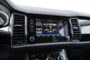Pelēks Skoda Kodiaq 2017 Rīga, ar dzinēja tilpumu 2.00 L un nobraukumu 188 tūkst. km par 18950 €, foto 20 vietnē AUTOMOTO.COM.LV
