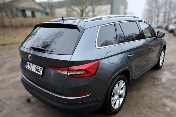 Grey Skoda Kodiaq 2018 in Vilnius, with an engine capacity of 1.98 L and mileage of 284 thousand km for 14900 €, photo 4 on AUTOMOTO.COM.LV
