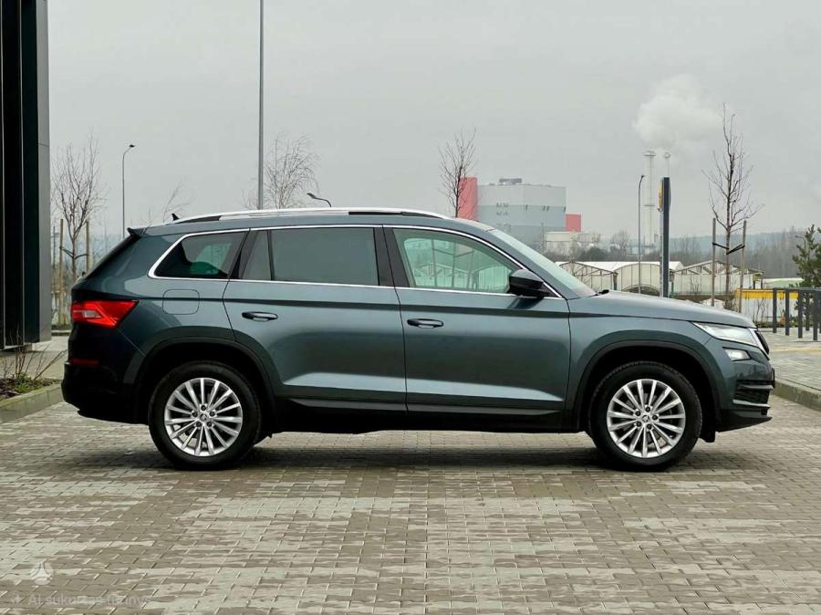 Grey Skoda Kodiaq 2018 in Vilnius, with an engine capacity of 1.50 L and mileage of 225 thousand km for 16950 €, photo 3 on AUTOMOTO.COM.LV