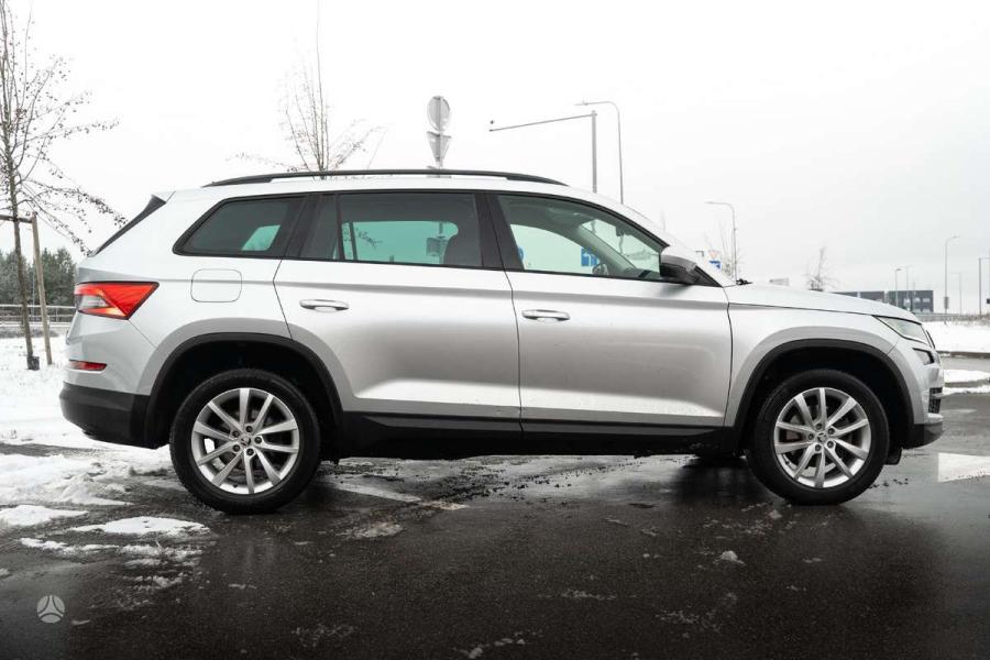 Grey Skoda Kodiaq 2018 in Vilnius, with an engine capacity of 1.97 L and mileage of 222 thousand km for 15300 €, photo 4 on AUTOMOTO.COM.LV