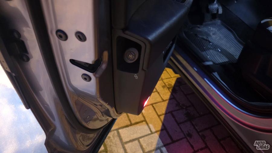 Grey Skoda Kodiaq 2018 in Siauliai, with an engine capacity of 2.00 L and mileage of 217 thousand km for 16500 €, photo 9 on AUTOMOTO.COM.LV