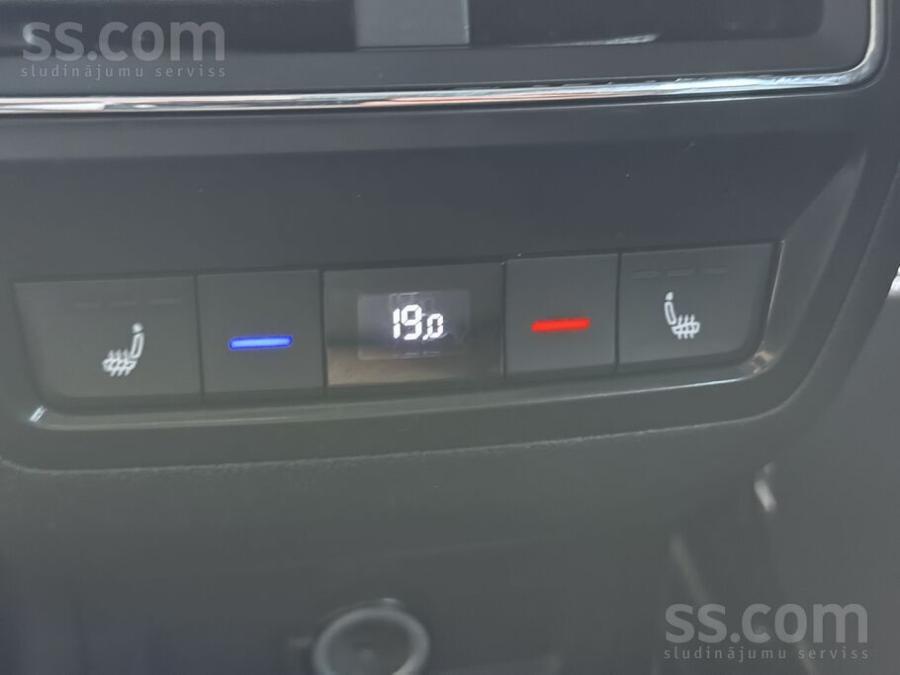 Grey Skoda Kodiaq 2018 in Riga, with an engine capacity of 2.00 L and mileage of 235 thousand km for 15991 €, photo 13 on AUTOMOTO.COM.LV