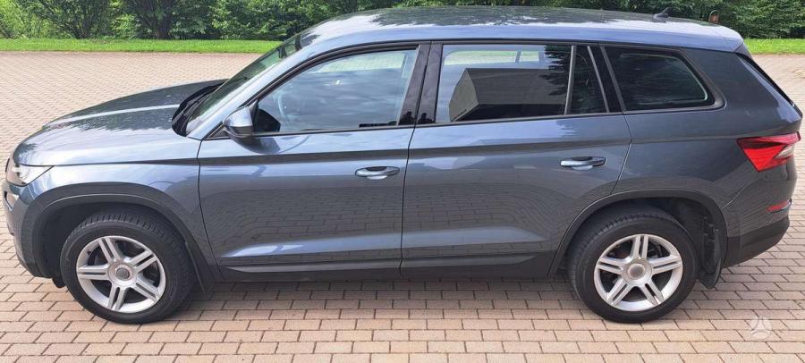 Grey Skoda Kodiaq 2018 in Vilnius, with an engine capacity of 1.50 L and mileage of 77 thousand km for 19490 €, photo 4 on AUTOMOTO.COM.LV