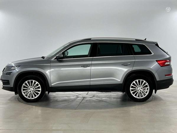 Grey Skoda Kodiaq 2018 in Vilnius, with an engine capacity of 1.97 L and mileage of 122 thousand km for 21900 €, photo 3 on AUTOMOTO.COM.LV