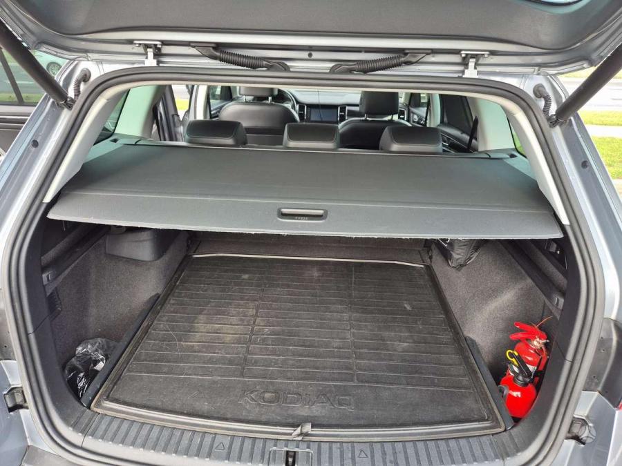 Pelēks Skoda Kodiaq 2018 Viļņa, ar dzinēja tilpumu 2.00 L un nobraukumu 225 tūkst. km par 16700 €, foto 30 vietnē AUTOMOTO.COM.LV