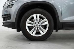 Pelēks Skoda Kodiaq 2018 Viļņa, ar dzinēja tilpumu 2.00 L un nobraukumu 96 tūkst. km par 17900 €, foto 24 vietnē AUTOMOTO.COM.LV