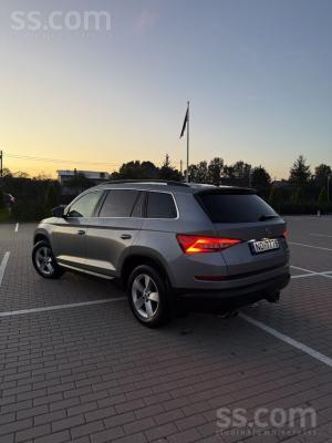 Pelēks Skoda Kodiaq 2018 Rīga, ar dzinēja tilpumu 2.00 L un nobraukumu 163 tūkst. km par 19900 €, foto 3 vietnē AUTOMOTO.COM.LV