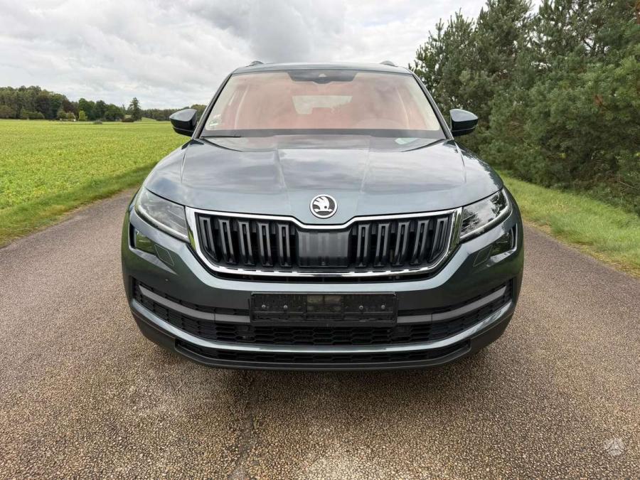 Grey Skoda Kodiaq 2018 in Prienai, with an engine capacity of 1.97 L and mileage of 274 thousand km for 16100 €, photo 1 on AUTOMOTO.COM.LV