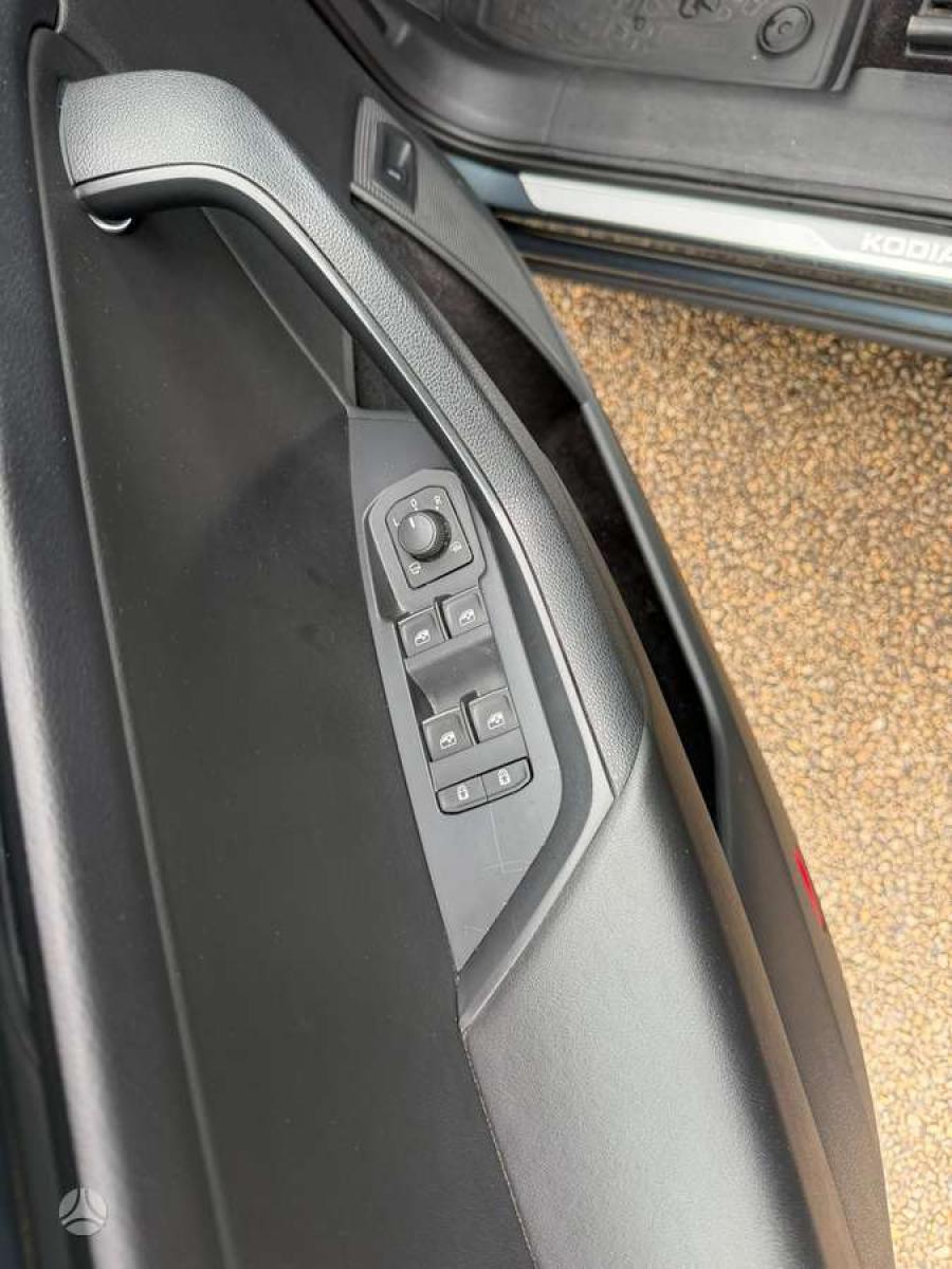 Grey Skoda Kodiaq 2018 in Prienai, with an engine capacity of 1.97 L and mileage of 274 thousand km for 16100 €, photo 40 on AUTOMOTO.COM.LV