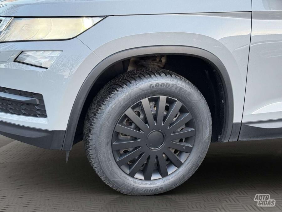 Grey Skoda Kodiaq 2019 in Kaunas, with an engine capacity of 1.50 L and mileage of 89 thousand km for 25263 €, photo 8 on AUTOMOTO.COM.LV