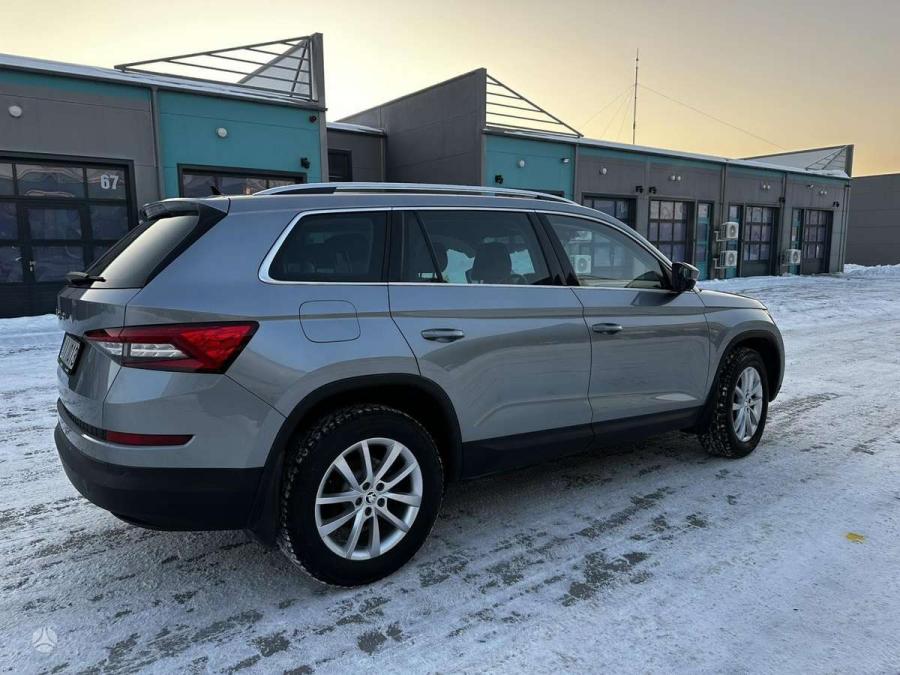 Grey Skoda Kodiaq 2019 in Kaunas, with an engine capacity of 1.97 L and mileage of 141 thousand km for 21000 €, photo 4 on AUTOMOTO.COM.LV