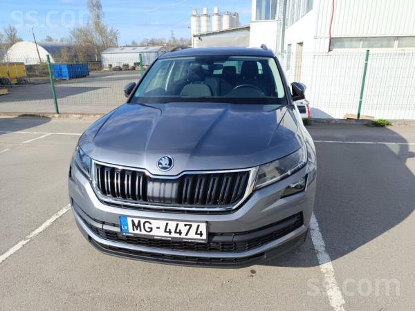 Серый Шкода Kodiaq 2019 в Рига, объемом двигателя 1.50 л и пробегом 106 тыс. км за 18500 €, фото 1 на AUTOMOTO.COM.LV