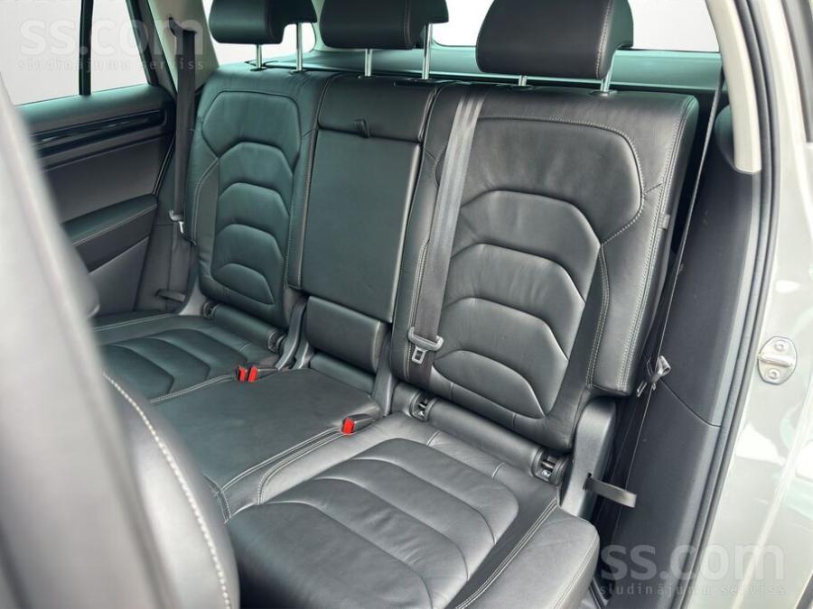 Grey Skoda Kodiaq 2019 in Riga, with an engine capacity of 2.00 L and mileage of 144 thousand km for 21490 €, photo 14 on AUTOMOTO.COM.LV