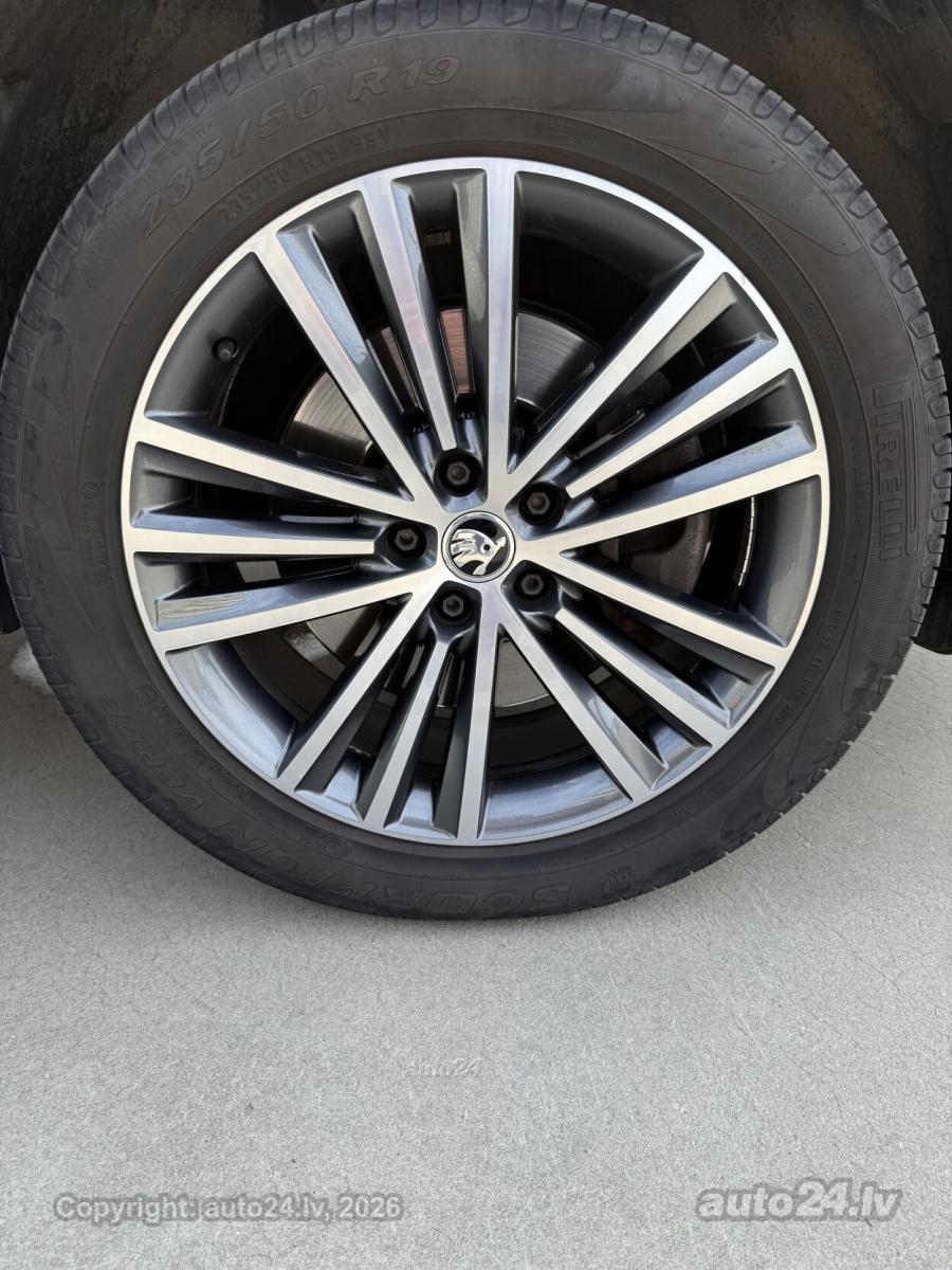 Pelēks Skoda Kodiaq 2020 Tallina, ar dzinēja tilpumu 2.00 L un nobraukumu 172 tūkst. km par 27500 €, foto 16 vietnē AUTOMOTO.COM.LV