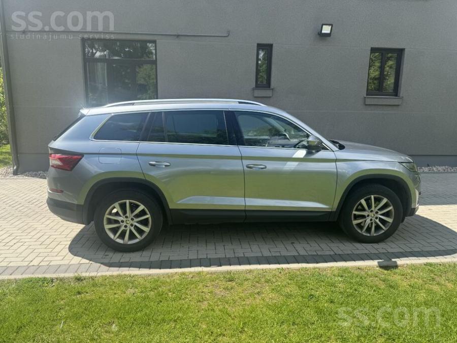 Grey Skoda Kodiaq 2020 in Riga, with an engine capacity of 2.00 L and mileage of 43 thousand km for 26800 €, photo 3 on AUTOMOTO.COM.LV