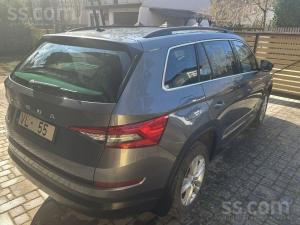 Grey Skoda Kodiaq 2020 in Jurmala, with an engine capacity of 1.50 L and mileage of 125 thousand km for 19490 €, photo 4 on AUTOMOTO.COM.LV