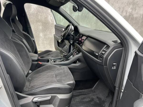 Grey Skoda Kodiaq 2020 in Liepaja, with an engine capacity of 1.50 L and mileage of 103 thousand km for 24950 €, photo 8 on AUTOMOTO.COM.LV