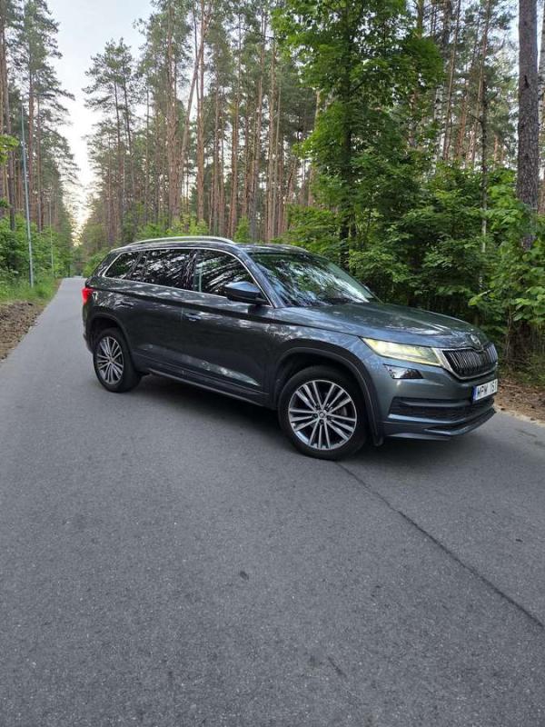 Grey Skoda Kodiaq 2020 in Vilnius, with an engine capacity of 1.97 L and mileage of 187 thousand km for 25300 €, photo 1 on AUTOMOTO.COM.LV