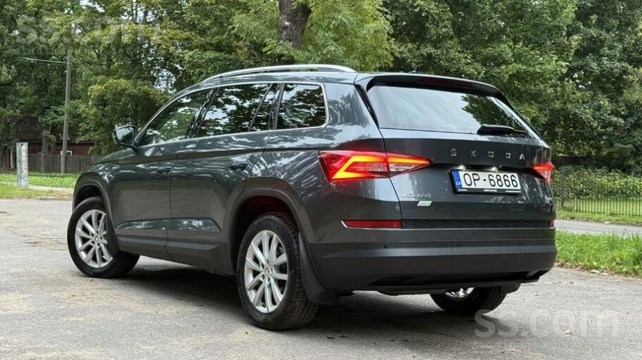 Grey Skoda Kodiaq 2020 in Riga, with an engine capacity of 2.00 L and mileage of 174 thousand km for 19600 €, photo 3 on AUTOMOTO.COM.LV
