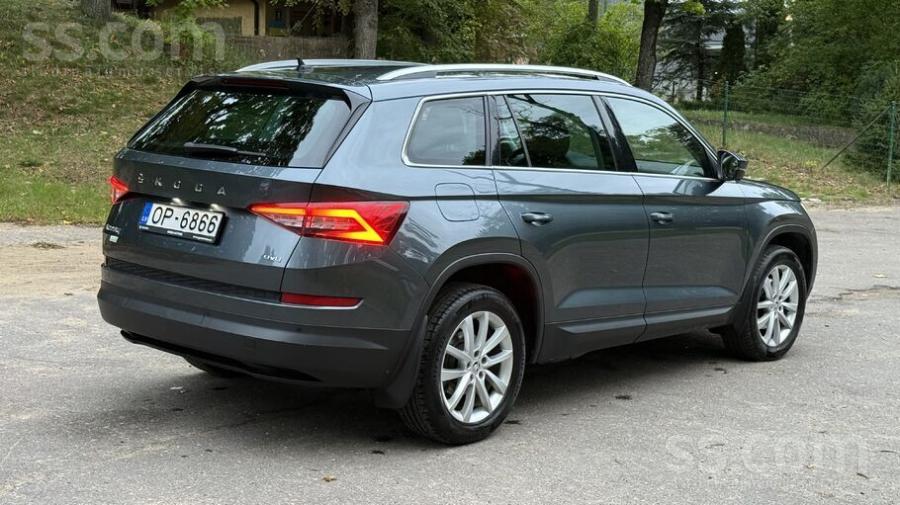 Grey Skoda Kodiaq 2020 in Riga, with an engine capacity of 2.00 L and mileage of 174 thousand km for 19600 €, photo 4 on AUTOMOTO.COM.LV