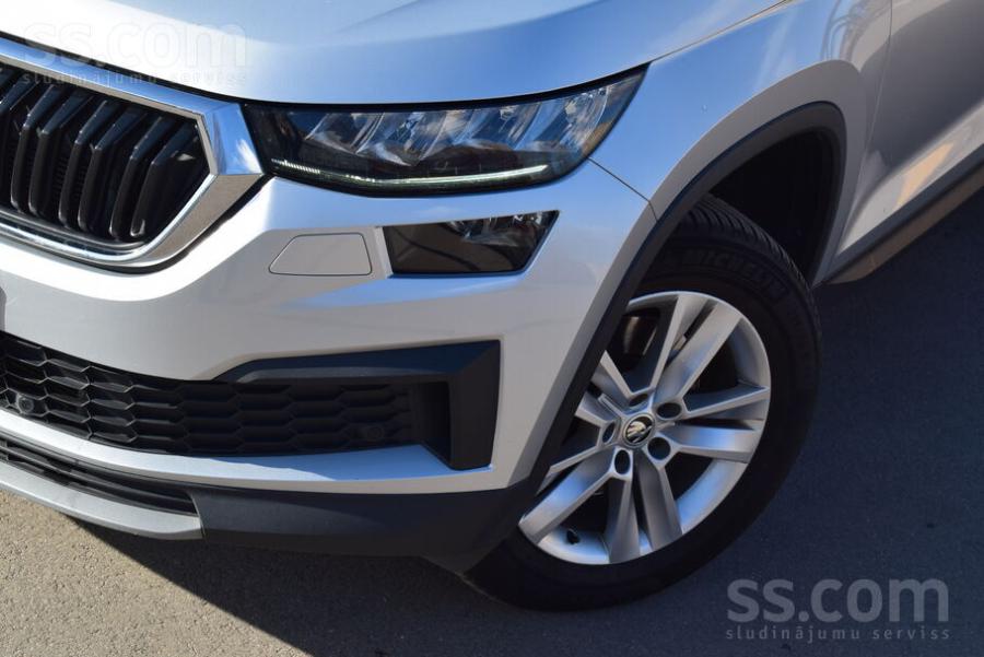 Grey Skoda Kodiaq 2021 in Ogre, with an engine capacity of 2.00 L and mileage of 0 thousand km for 18800 €, photo 5 on AUTOMOTO.COM.LV
